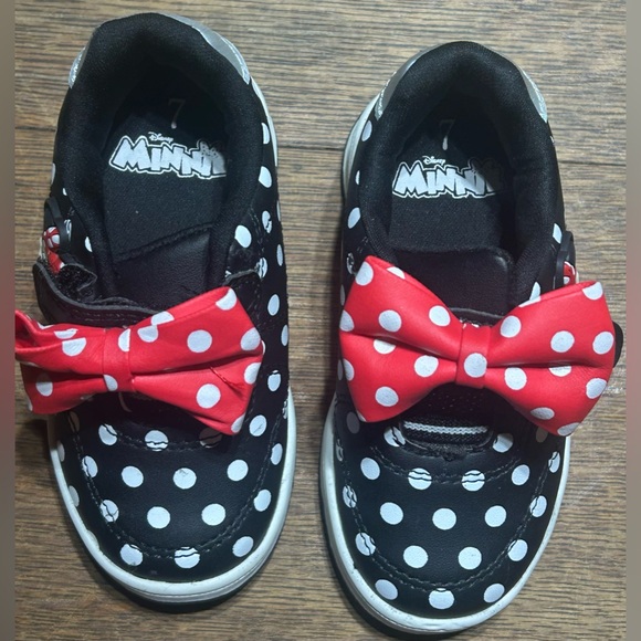 Disney | Shoes | Disney Minnie Mouse Polka Dot Sneakers Black And Red ...